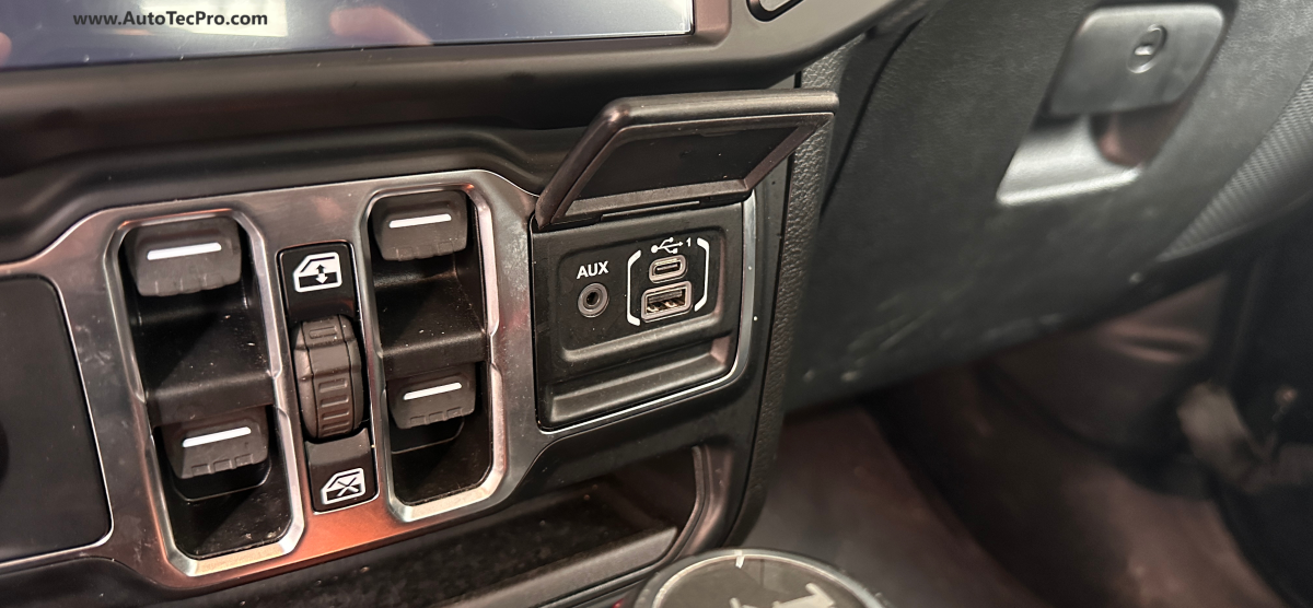 Jeep Wrangler (2018 – 2021) 13.6″ IPS HD Touch-Screen Navigation ...